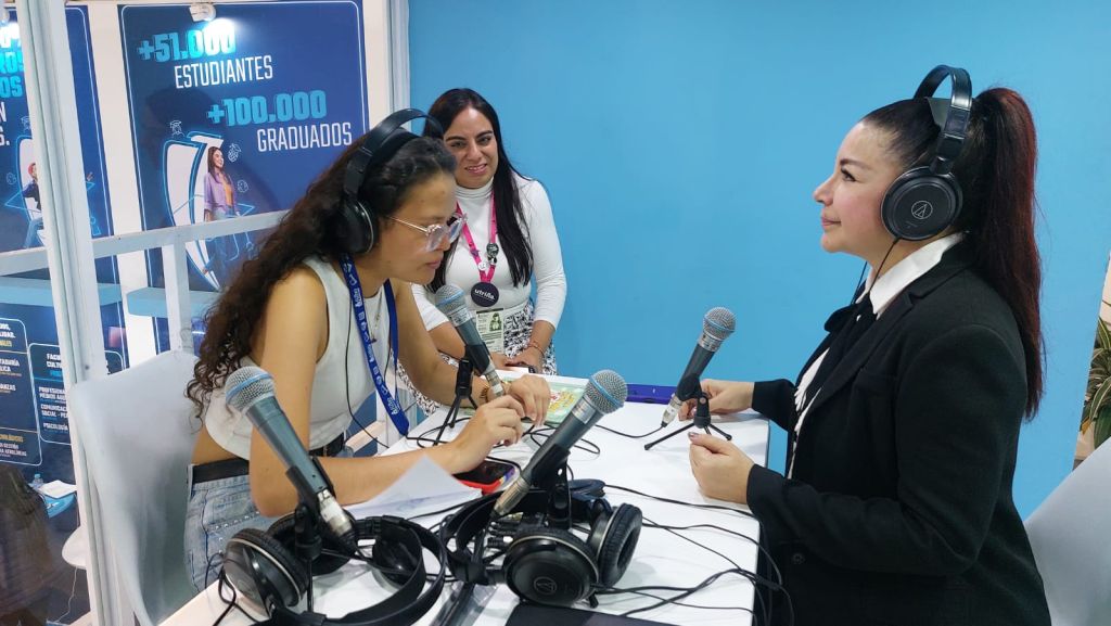"Cuentos de mamá gallina" por la escritora Gina Cardenas » PoliRadio